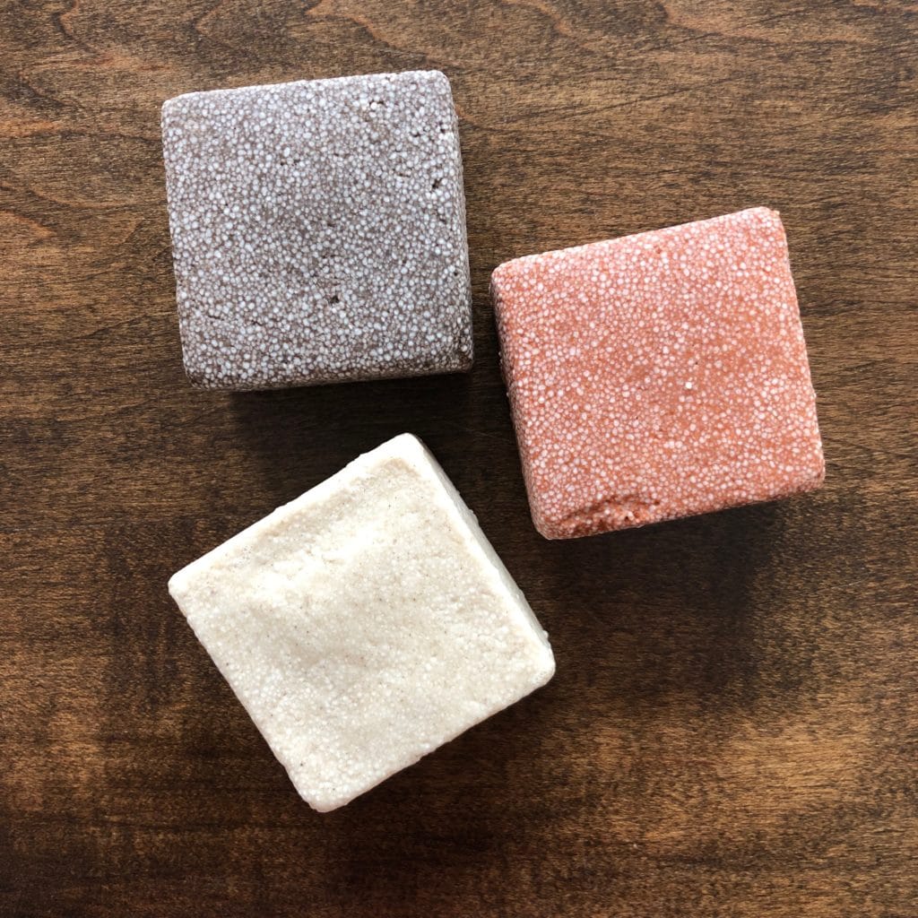 Shampoing solide: quoi, comment et pourquoi | Savonnerie Quai des Bulles Shampoing solide: quoi, comment et pourquoi | Savonnerie Quai des Bulles